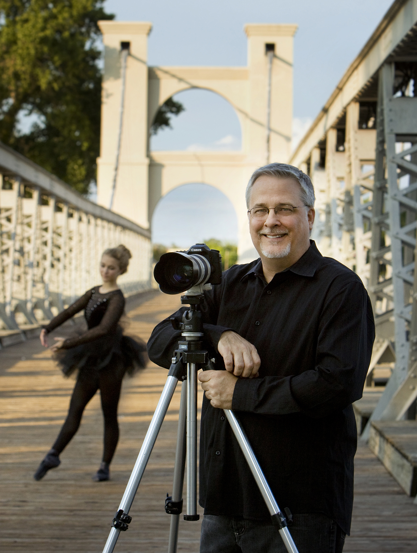 To Pose or Not To Pose - The Photographer Online